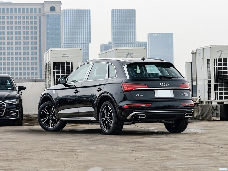 绥化龙奥达奥迪4S店Q5L热销，让利高至16.98万-奥迪Q5L 2025款 quattro 45周年典藏版 40 TFSI 时尚动感型_哈尔滨汽车行情-中关村在线